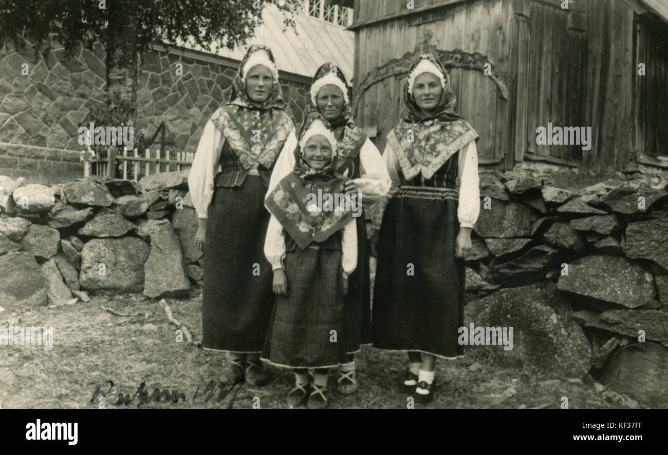 Rahvariietes Ruhnu naised 1937 Stock Photo - Alamy