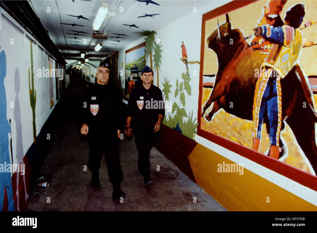Riot police officers take the place of striking prison watchmen, Saint ...