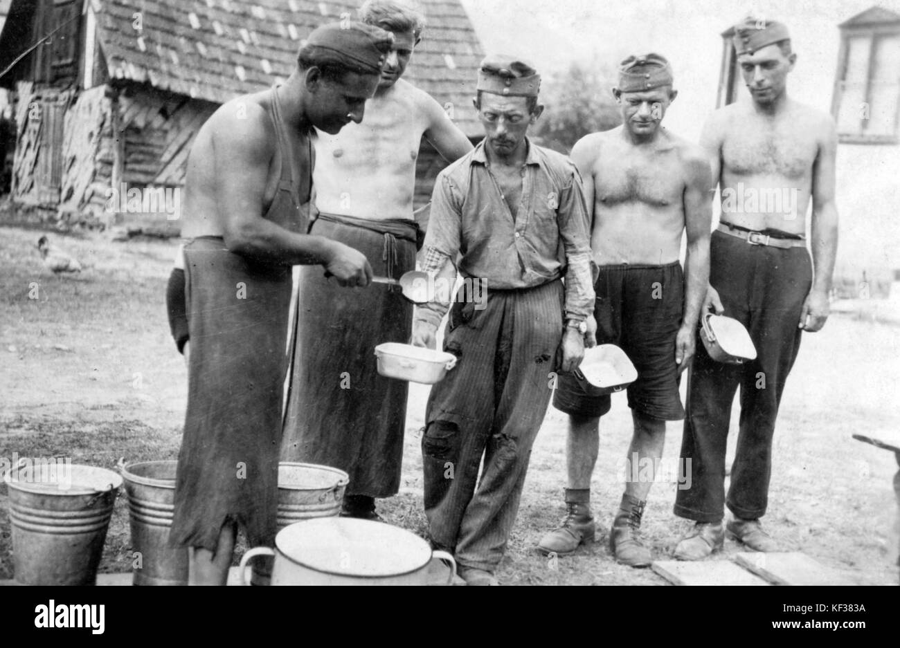 Second World War, meal, military, dixie, bucket 18462 Stock Photo - Alamy