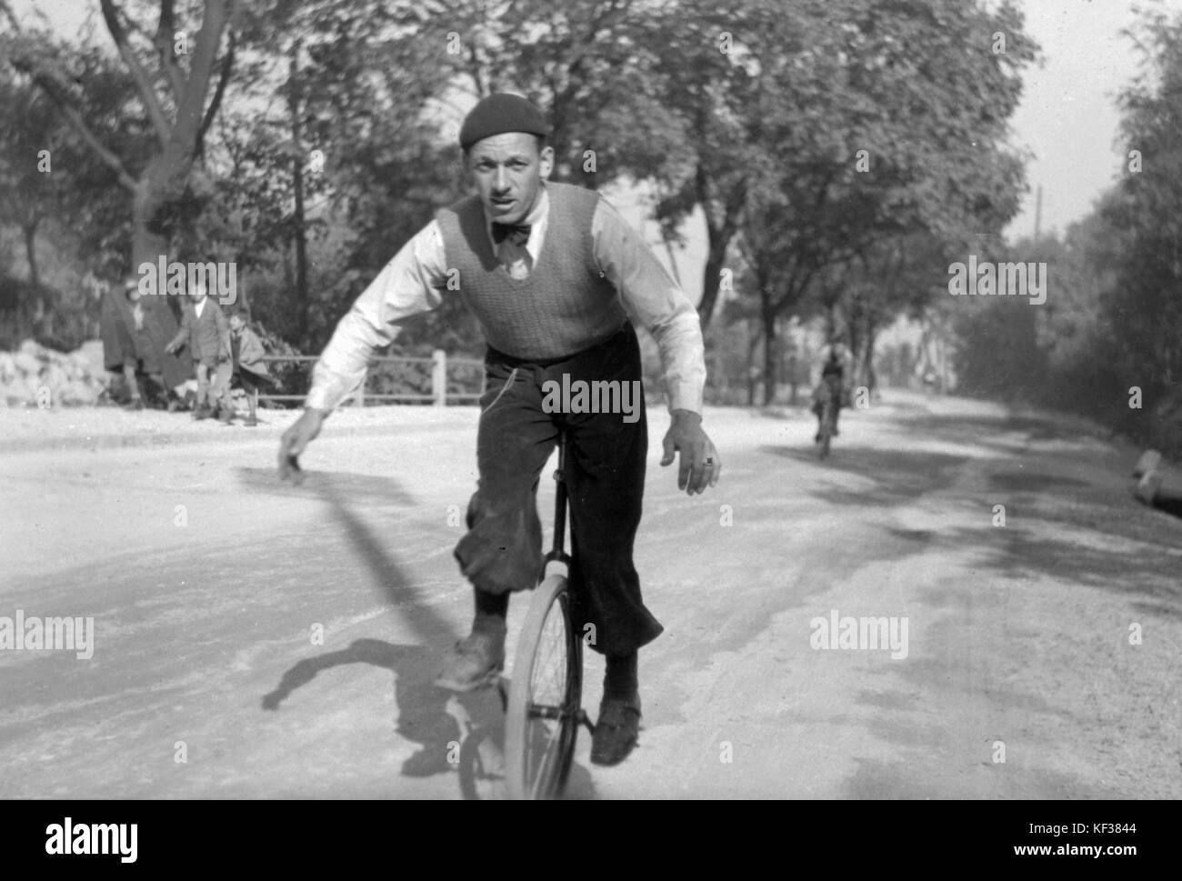 Vintage circus acrobat man Black and White Stock Photos & Images - Alamy