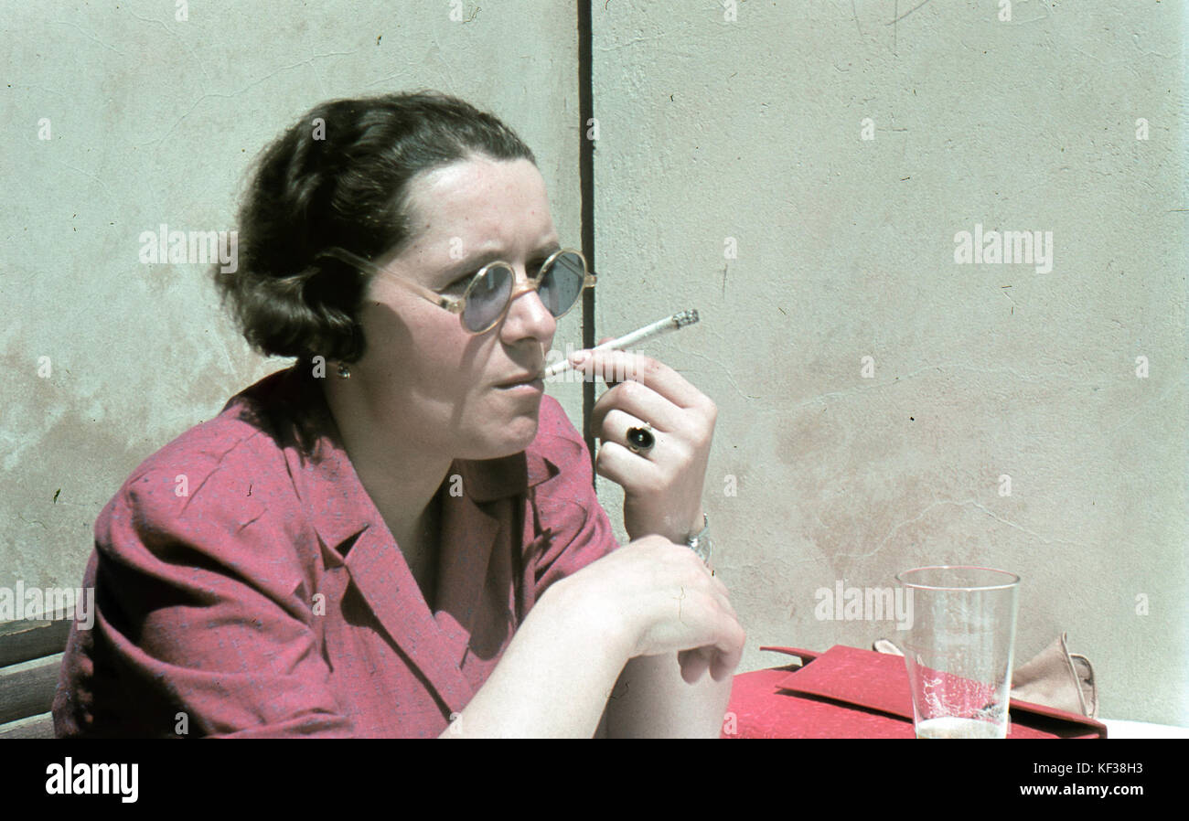 Woman, portrait, shades, smoking, beer 75512 Stock Photo - Alamy
