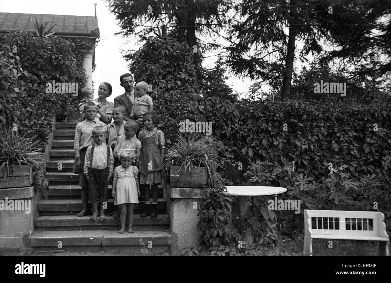 Tableau, man, woman, kids, stairs, summer, garden furniture, bench ...
