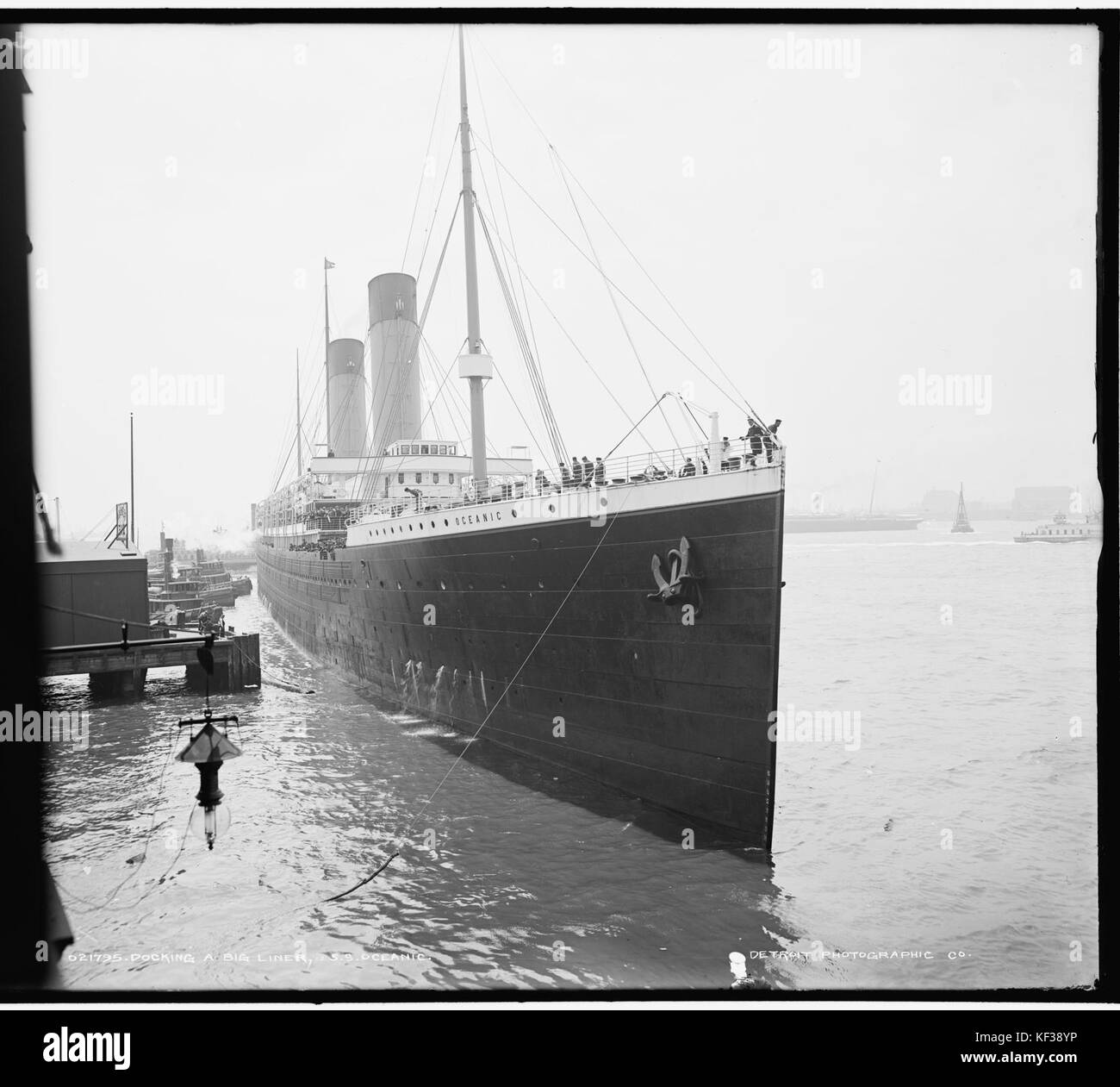 Rms oceanic hi-res stock photography and images - Alamy