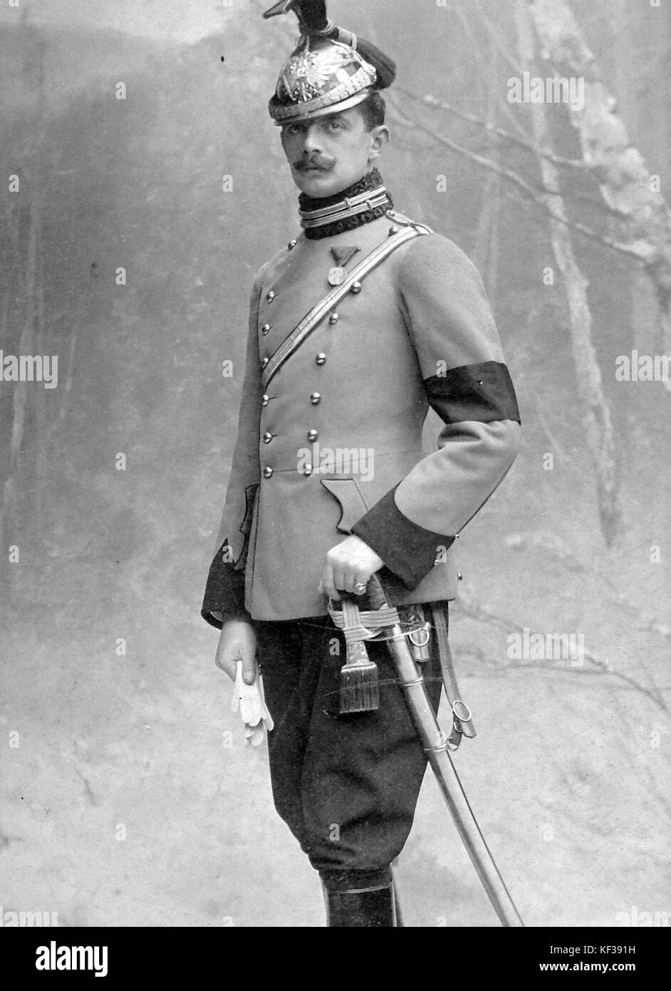 Uniform with sword hi-res stock photography and images - Alamy