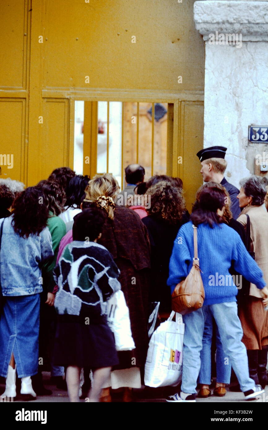 Riot police officers take the place of striking prison watchmen, Saint ...