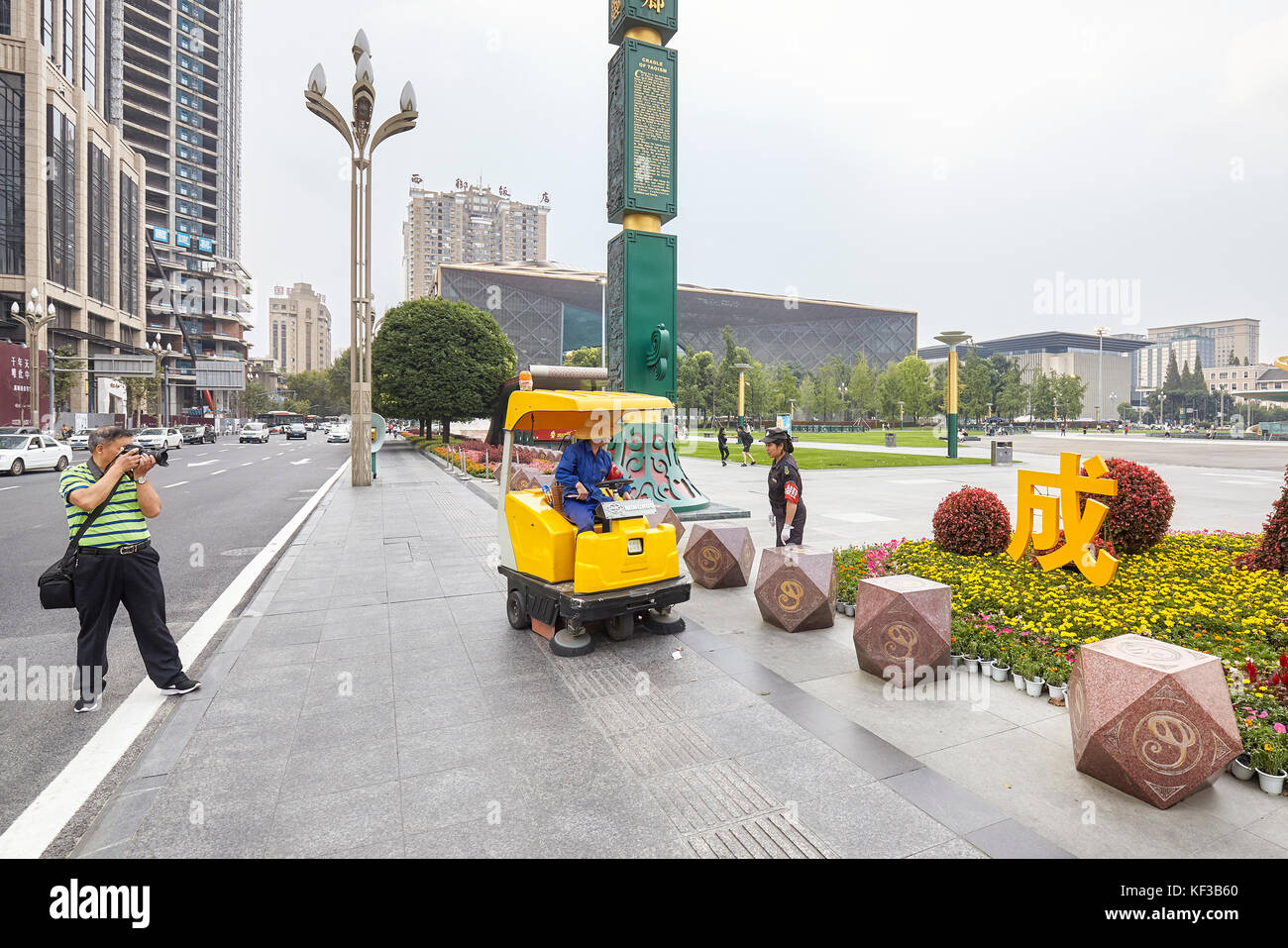 Street sweeper asia hi-res stock photography and images - Alamy