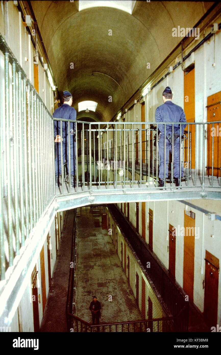 Riot police officers take the place of striking prison watchmen, Saint ...