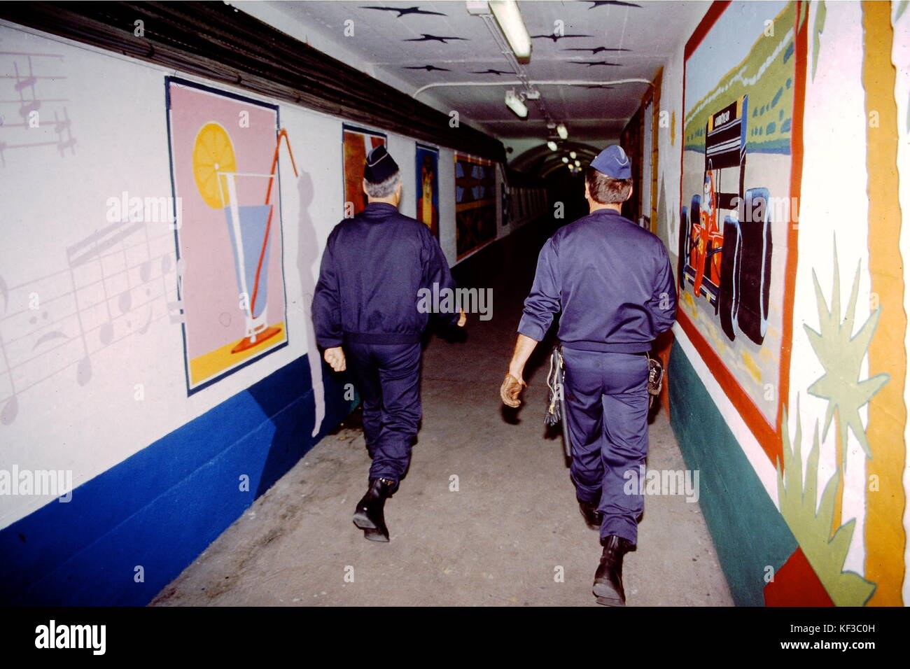 Riot police officers take the place of striking prison watchmen, Saint ...