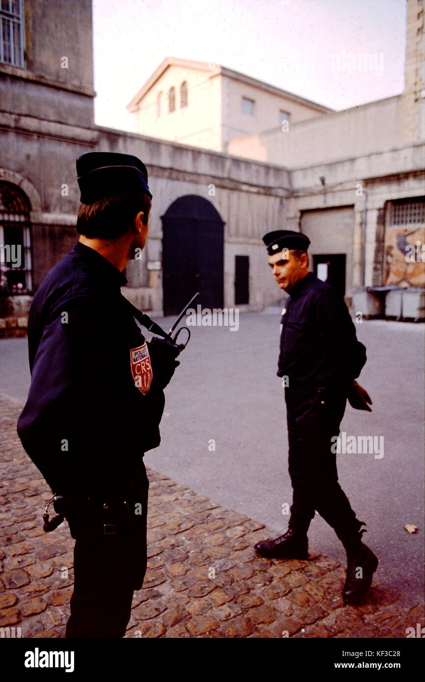 Riot police officers take the place of striking prison watchmen, Saint ...