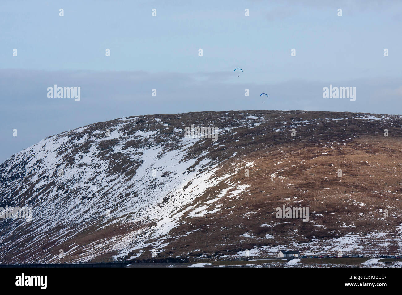 Two people parapenting hi-res stock photography and images - Alamy