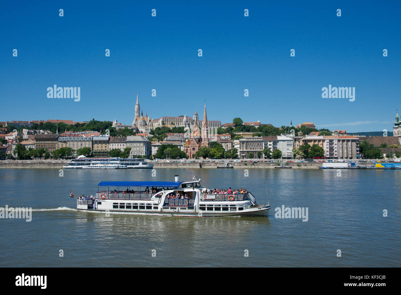 Budapest danube boat hi-res stock photography and images - Alamy