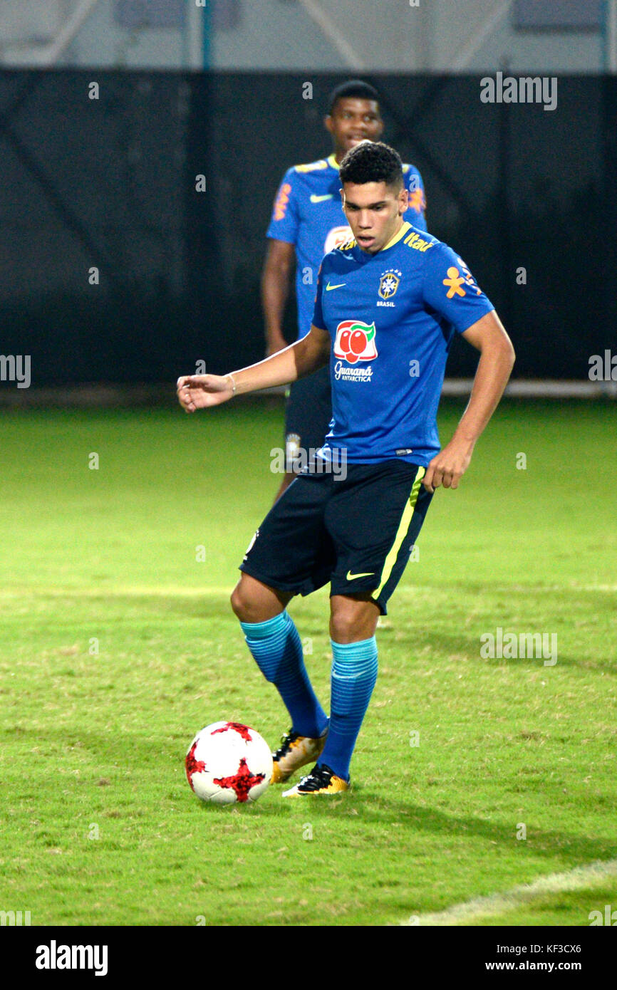 Kolkata, India. 24th Oct, 2017. Brazilian footballer Paulinho practices ...