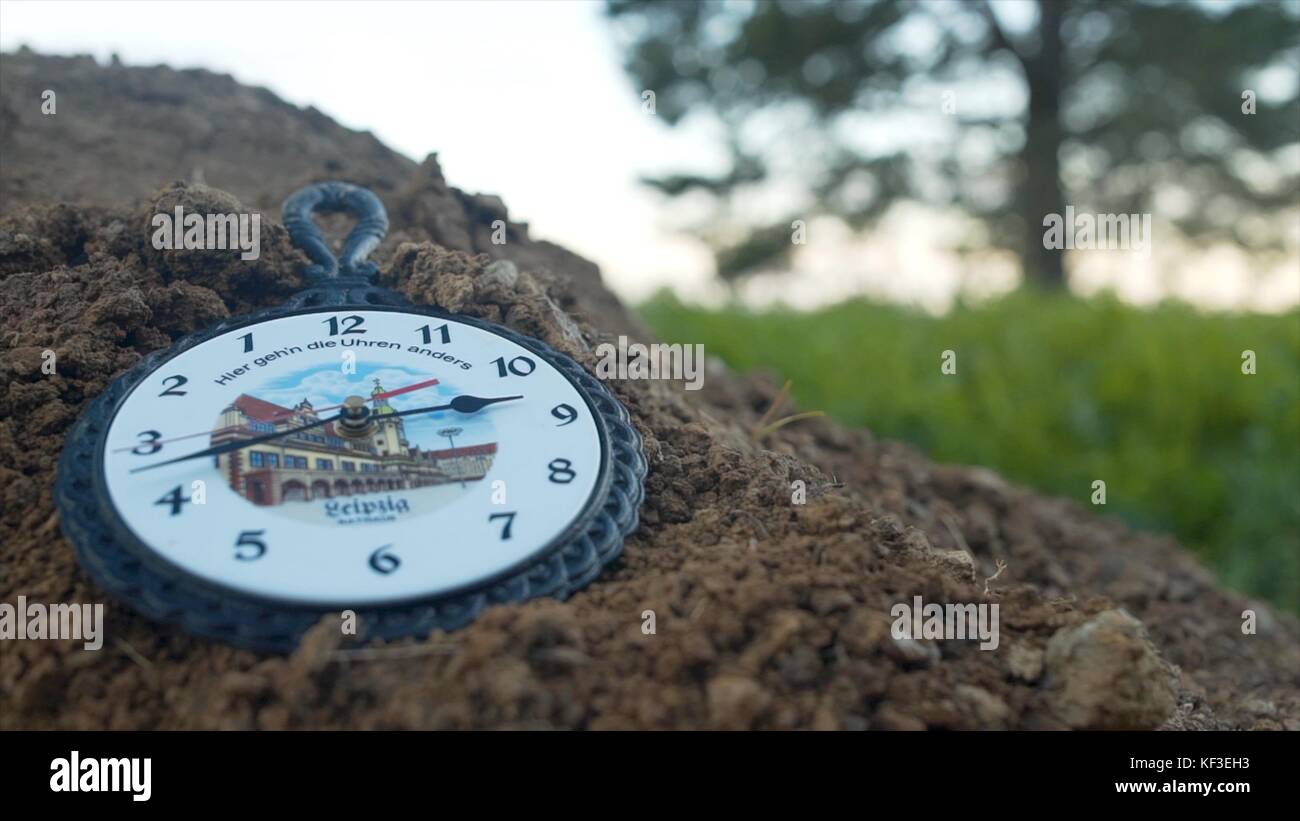 Classicclock hi-res stock photography and images - Alamy