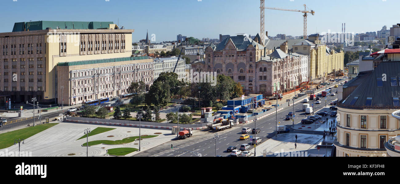 MOSCOW, RUSSIA - SEPTEMBER 22, 2017: Aireal view of Moscow streets and ...