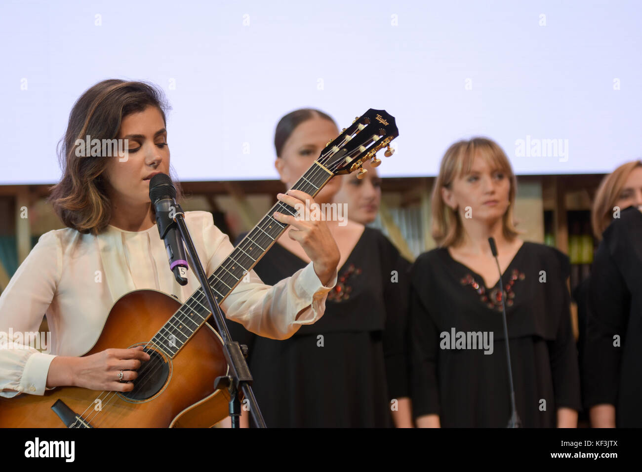 Georgian British Singer Stock Photos & Georgian British Singer Stock ...