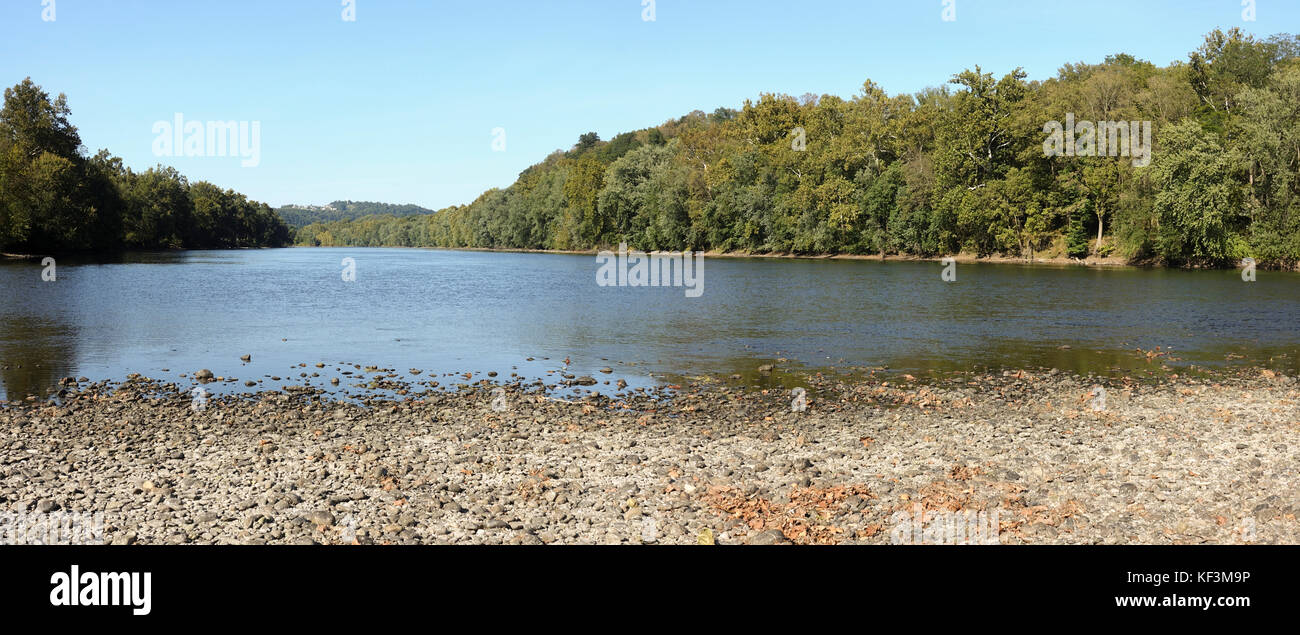 Low water levels, at Delaware river, Delaware Canal State Park ...