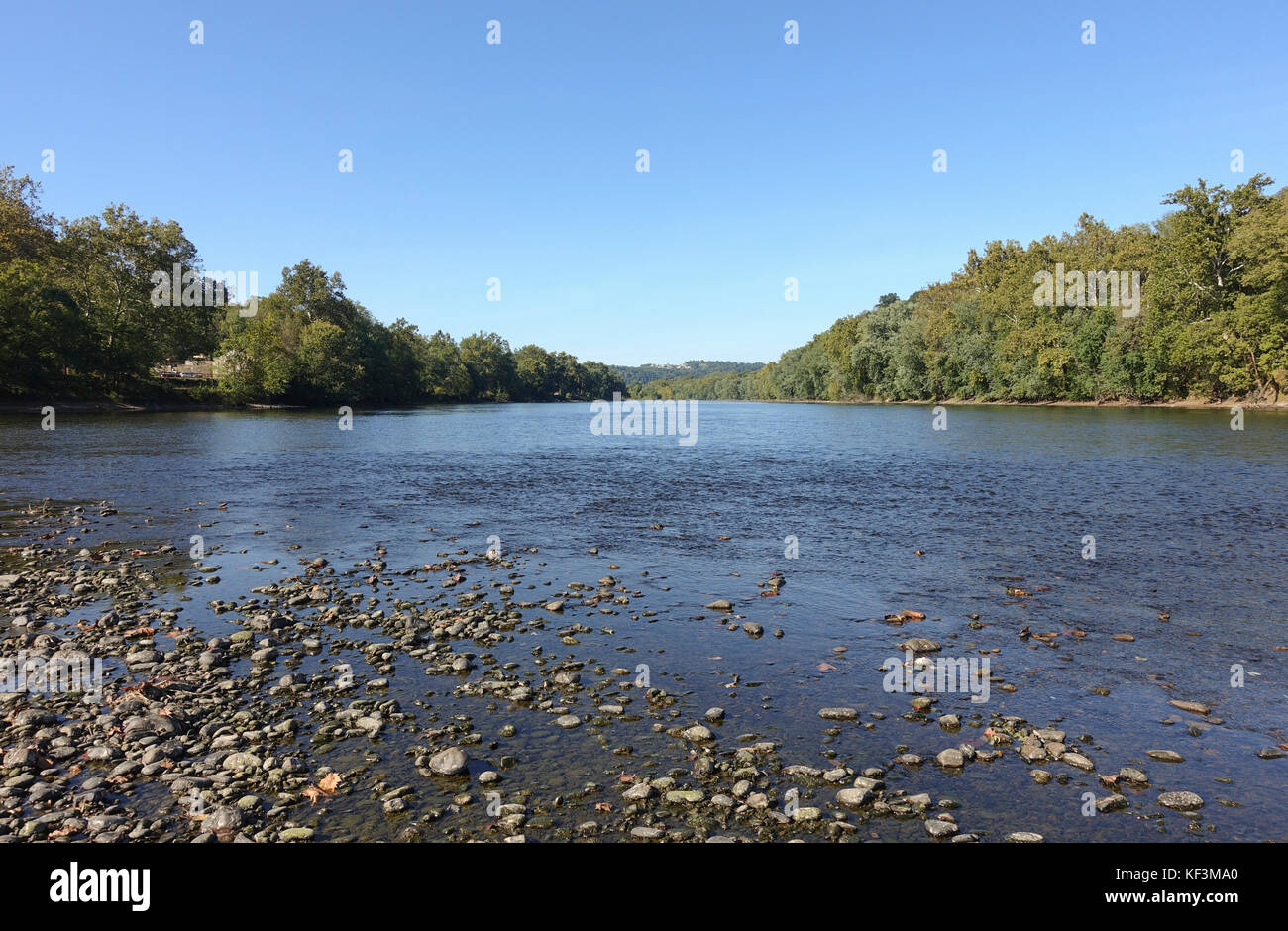Low water levels, at Delaware river, Delaware Canal State Park ...
