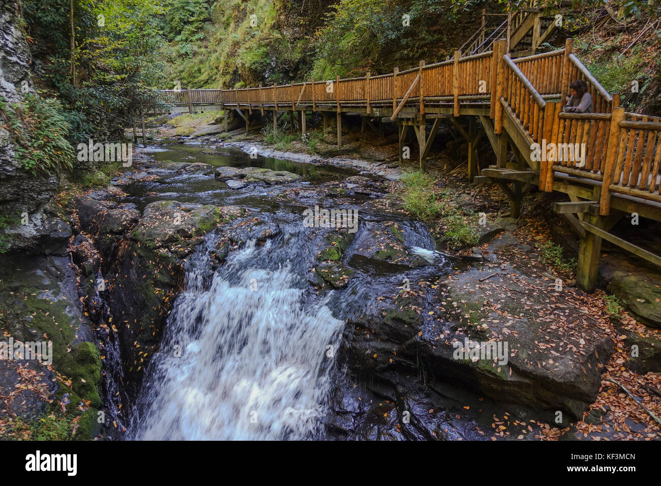 Bushkill falls, Wooden walkways along 8 waterfalls, Pennsylvania's ...