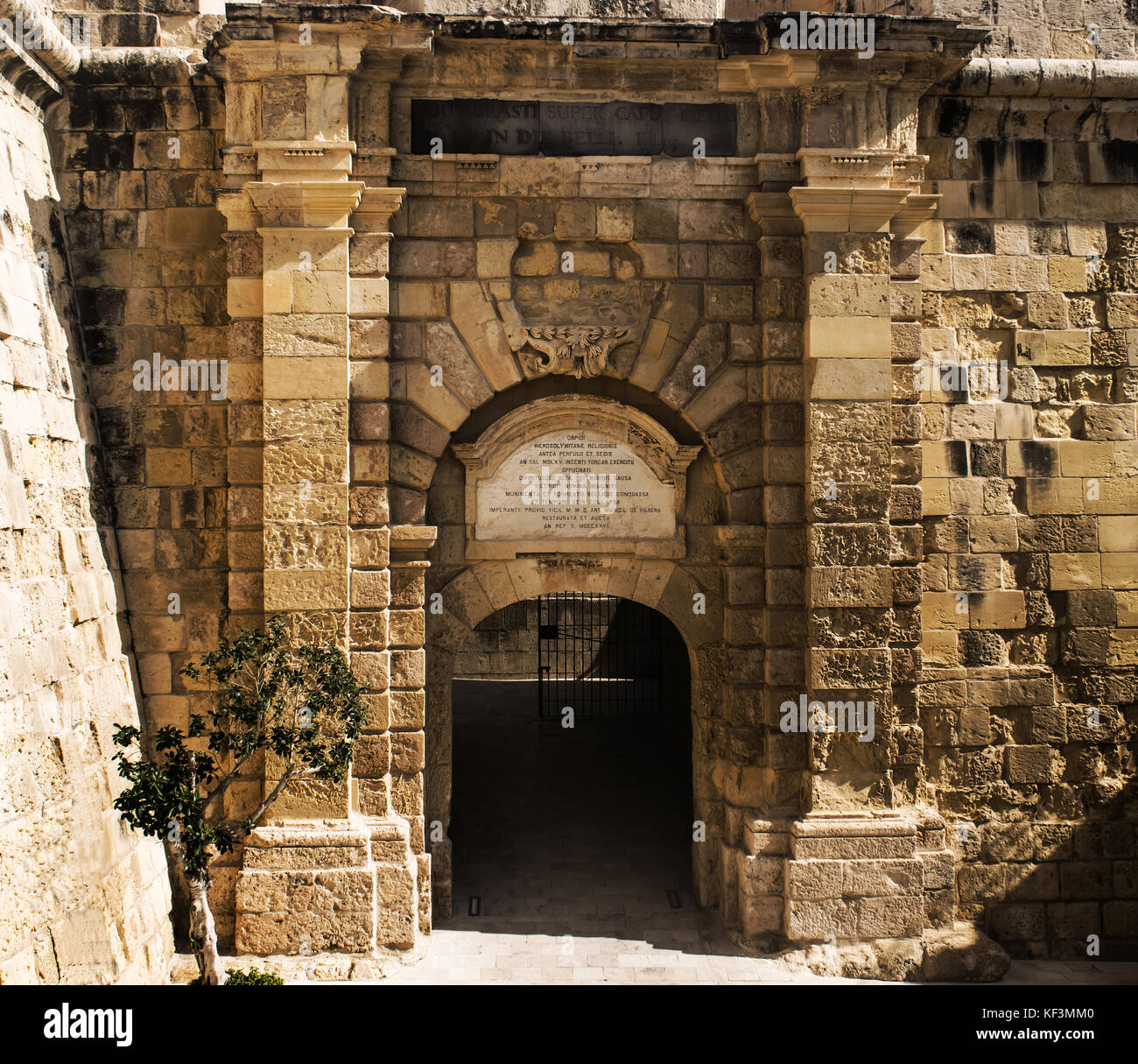 The Vittoriosa Gate of Provence is the third and last of the three main ...