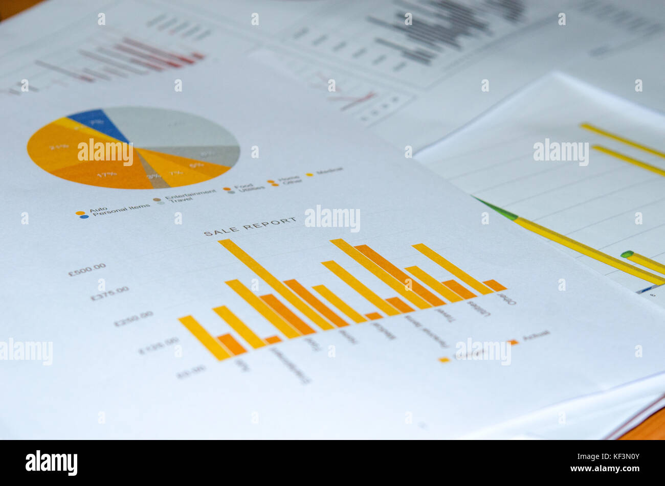 Document with graph hi-res stock photography and images - Alamy