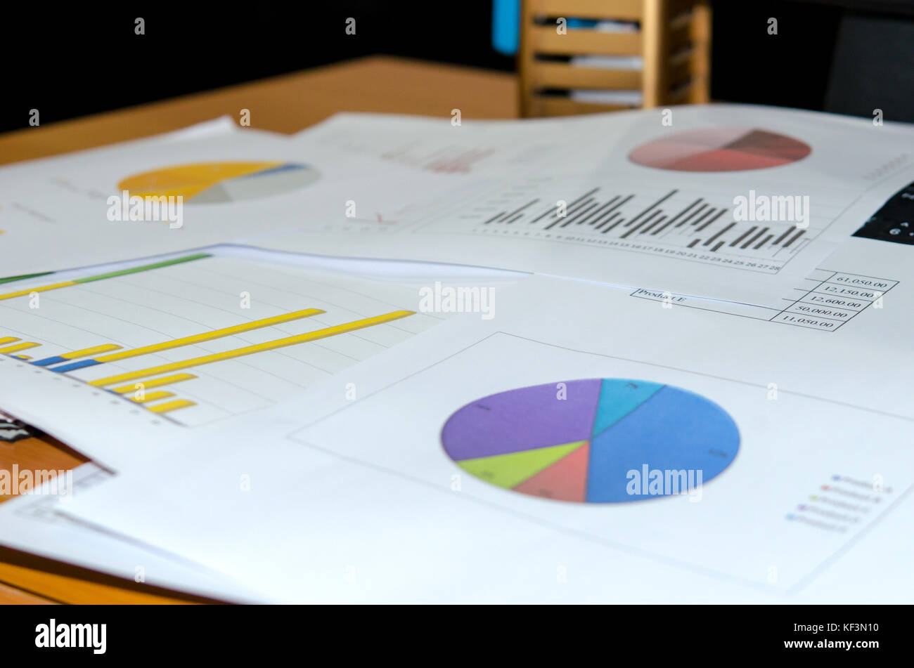 Business document Financial chart and graph Stock Photo - Alamy