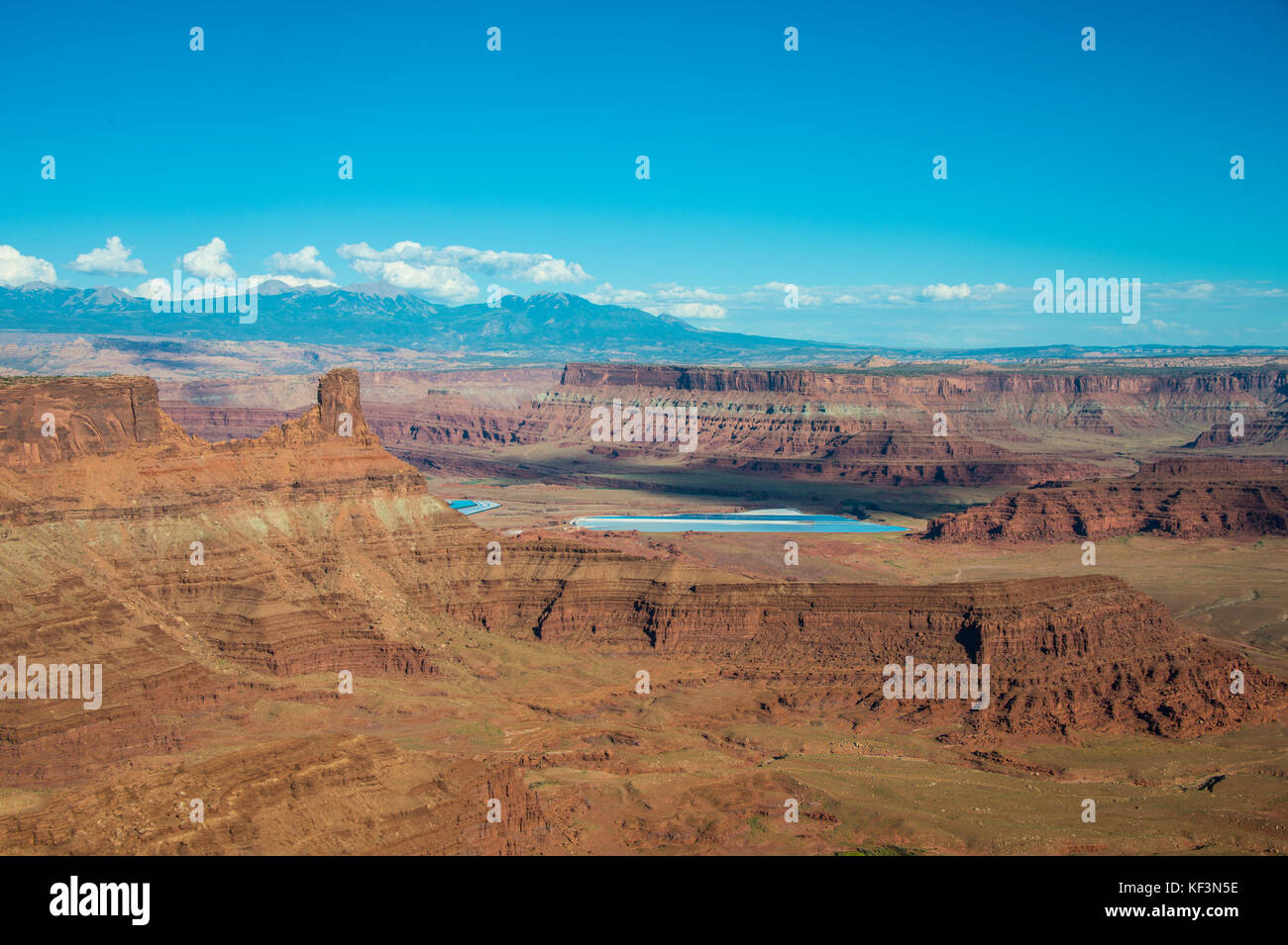 Overlook over the Canyonlands and a potash lake from the Dead Horse ...
