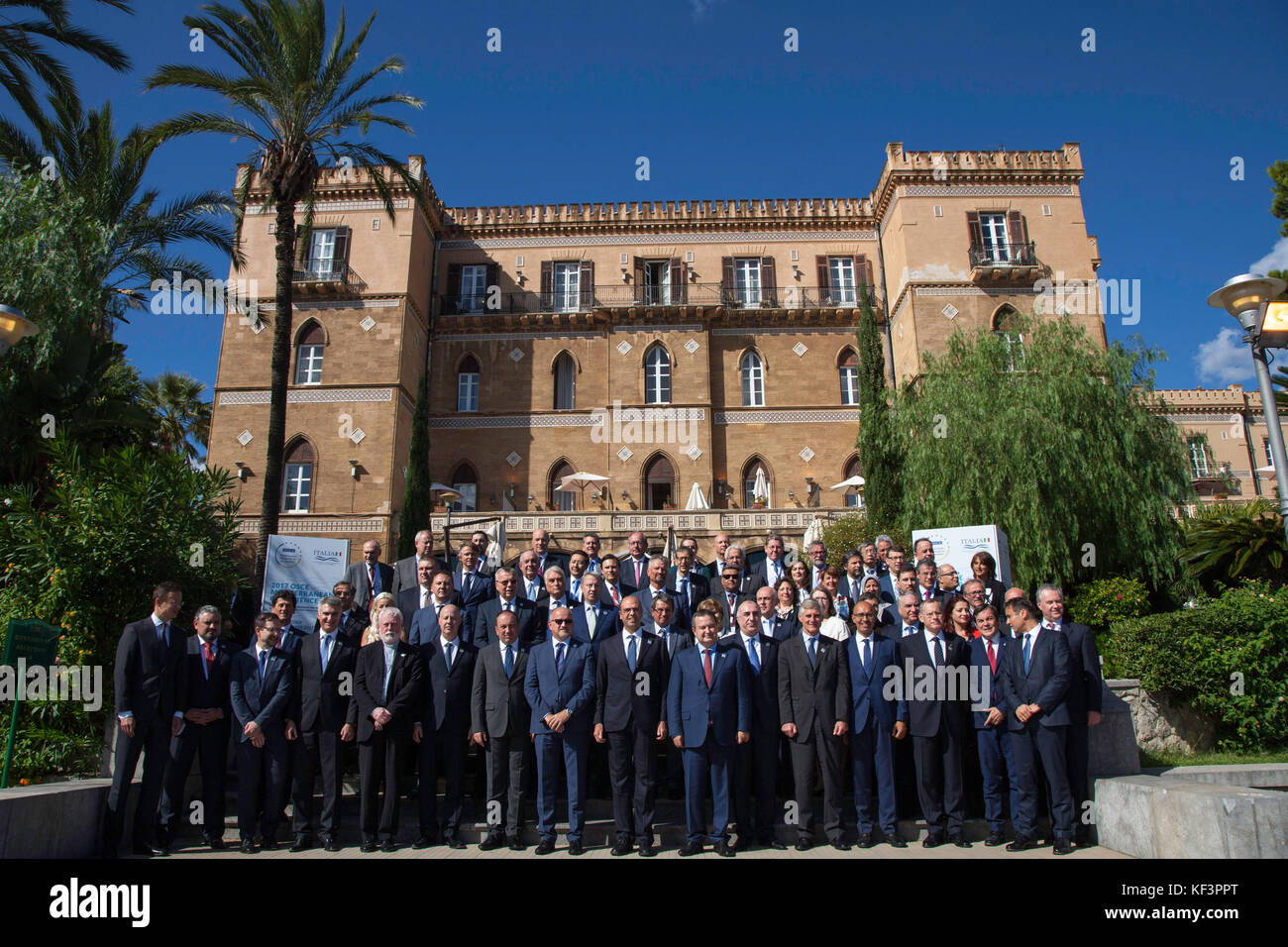 Photo family after the 2017 OSCE Mediterranean Conference in Palermo ...