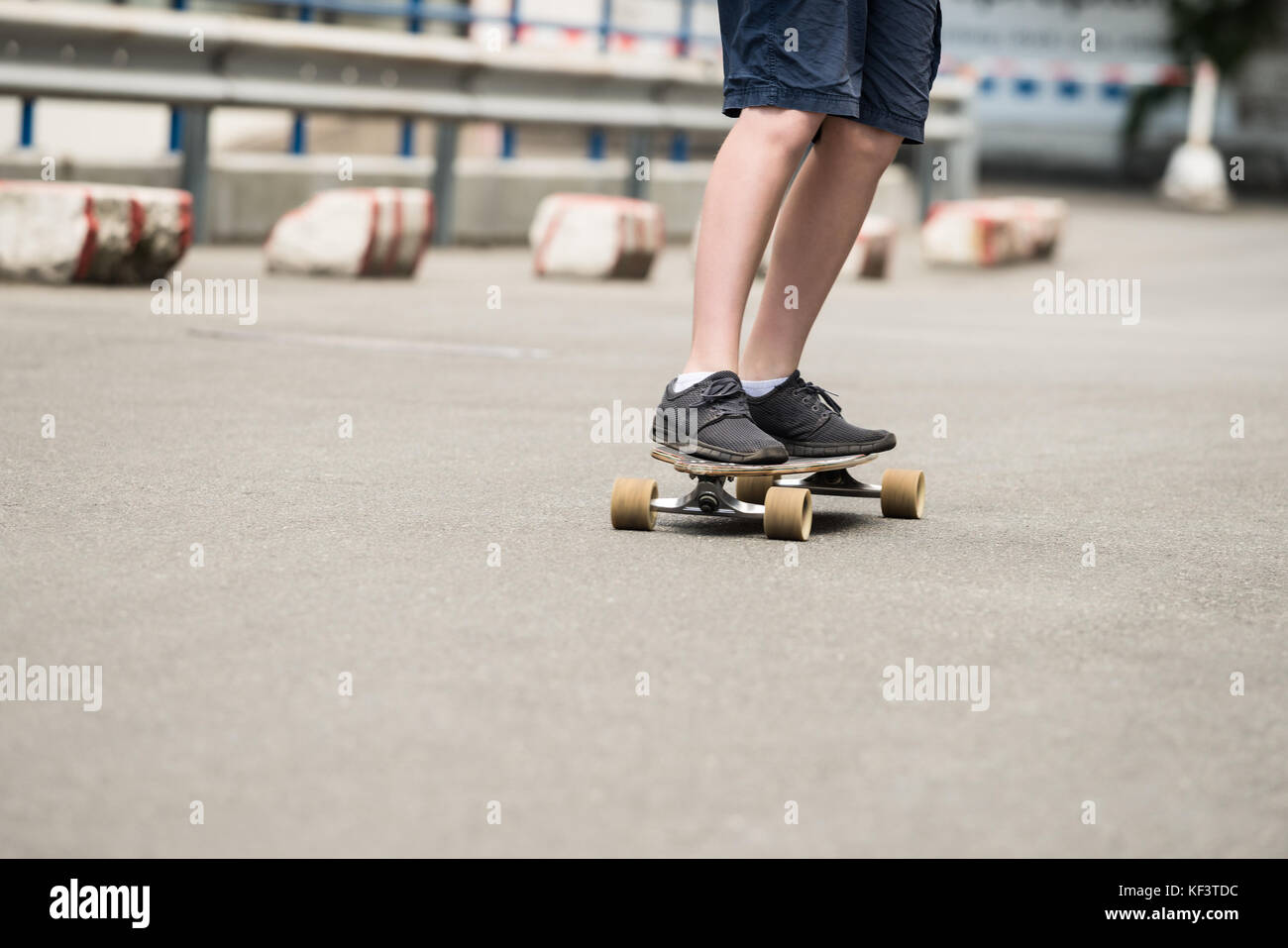 Teen skating hi-res stock photography and images - Alamy