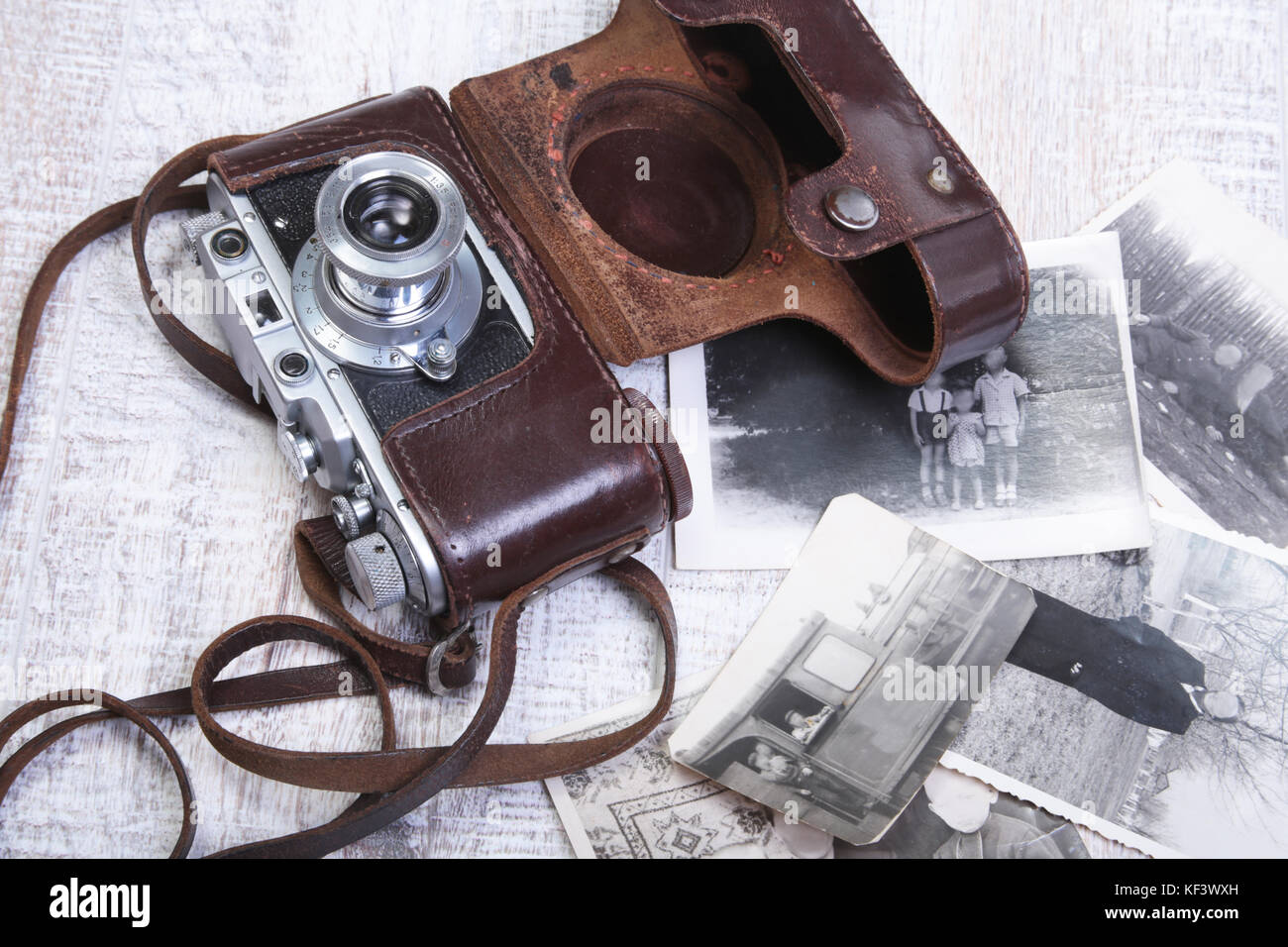 Vintage old film photo-camera in leather case Stock Photo - Alamy