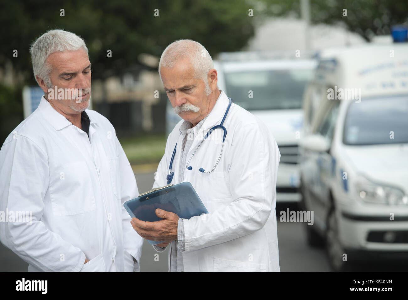 doctors outside having a conversation Stock Photo - Alamy
