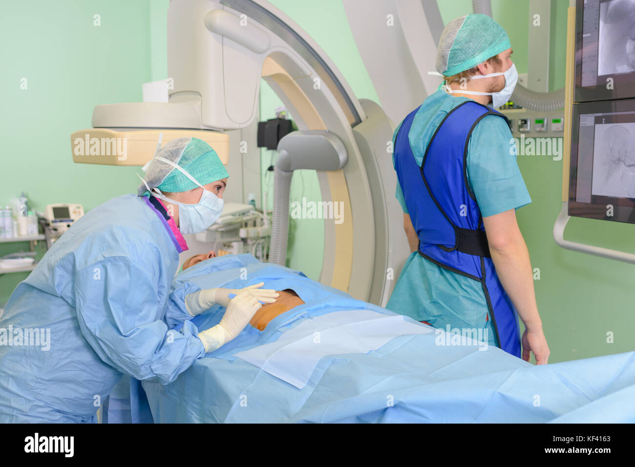 Patient in operating theatre Stock Photo - Alamy