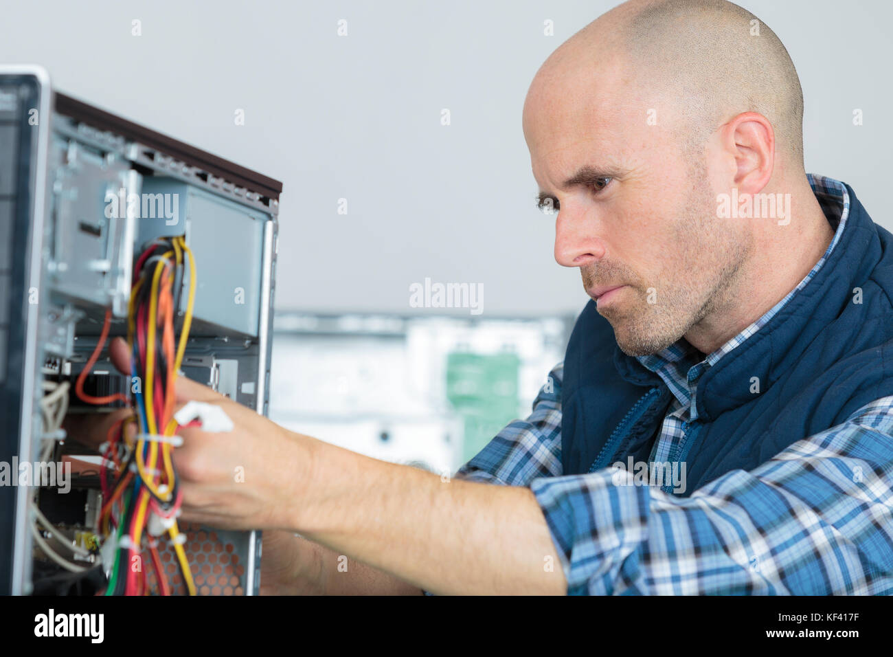 computer unit technician Stock Photo - Alamy