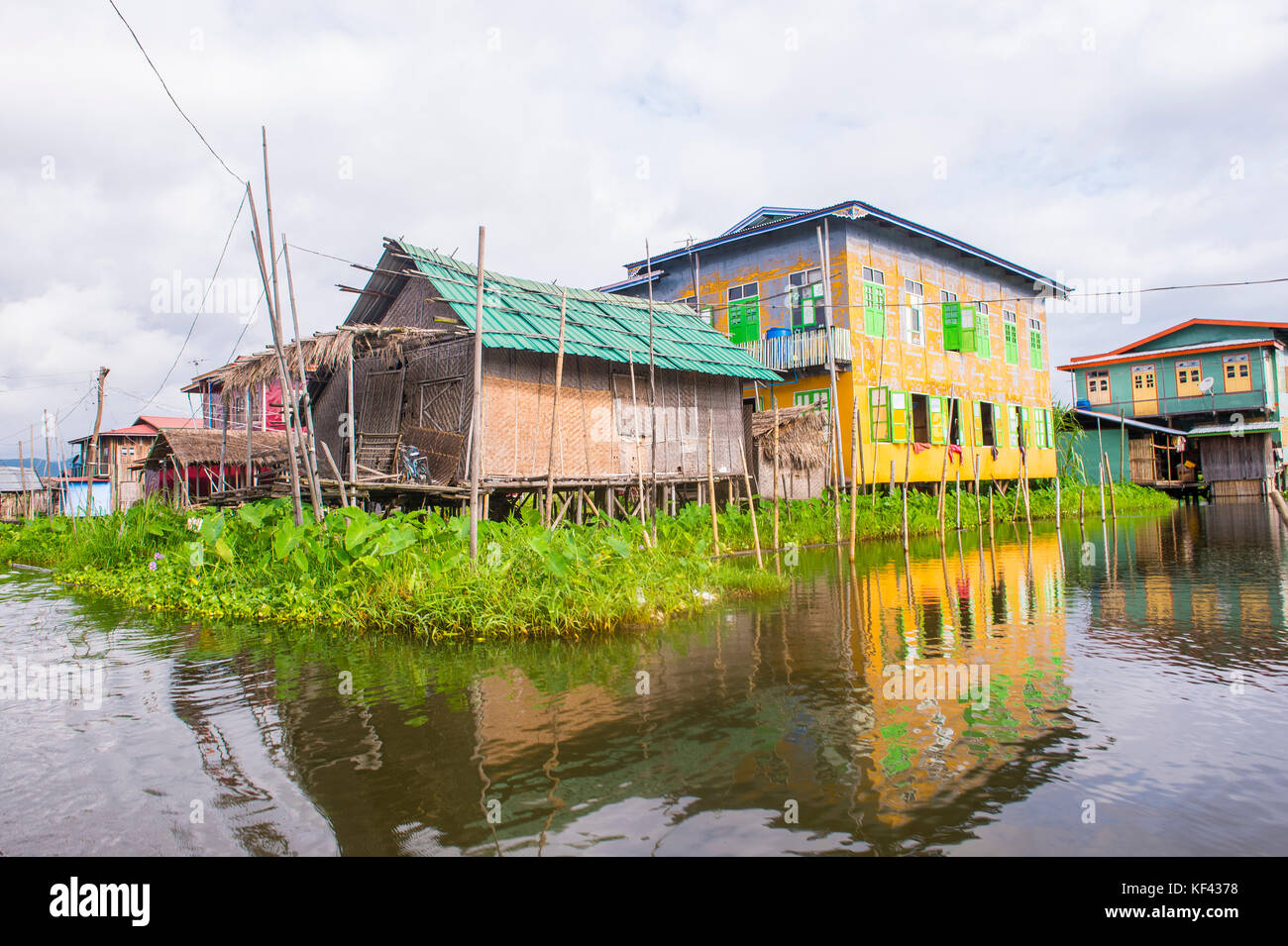 Traditional wooden stilt houses in Inle lake Myanmar Stock Photo - Alamy