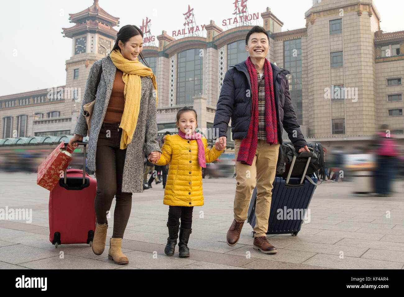 Happy family at the railway station Stock Photo - Alamy