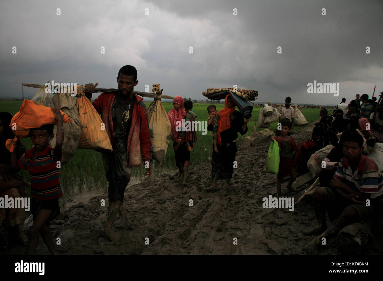 Bangladesh: Rohingya refugees fleeing military operation in Myanmar’s ...