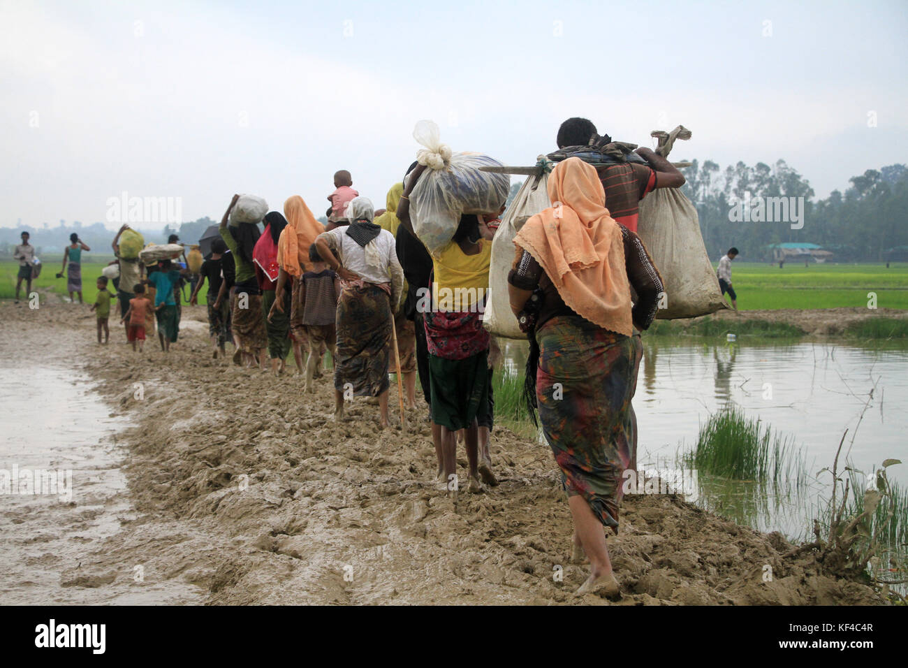 Bangladesh: Rohingya refugees fleeing military operation in Myanmar’s ...
