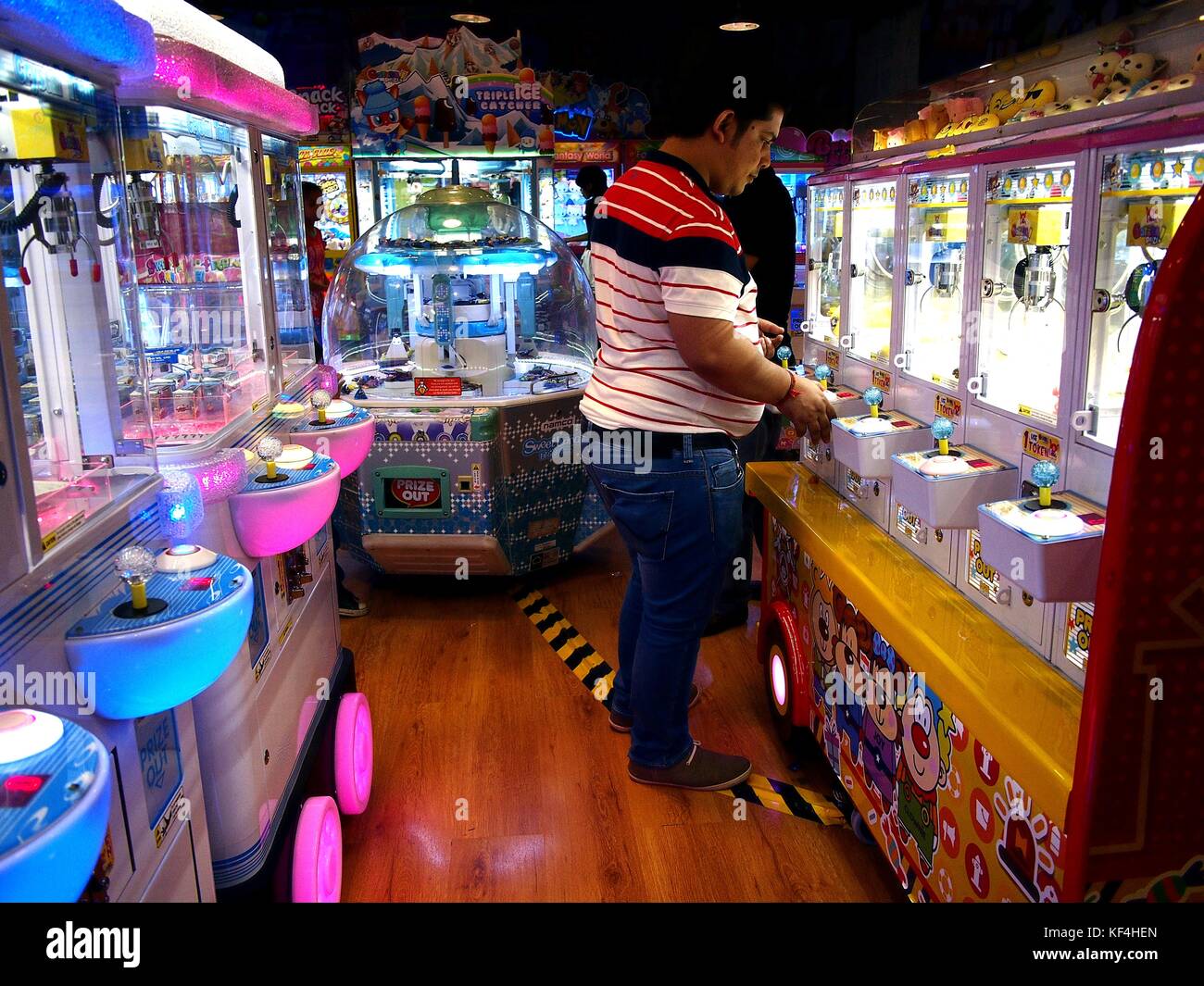 ANTIPOLO CITY, PHILIPPINES - OCTOBER 21, 2017: Customers and players ...