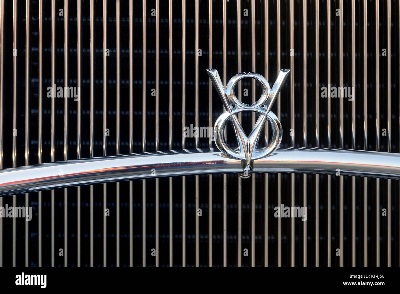 V8 emblem hi-res stock photography and images - Alamy