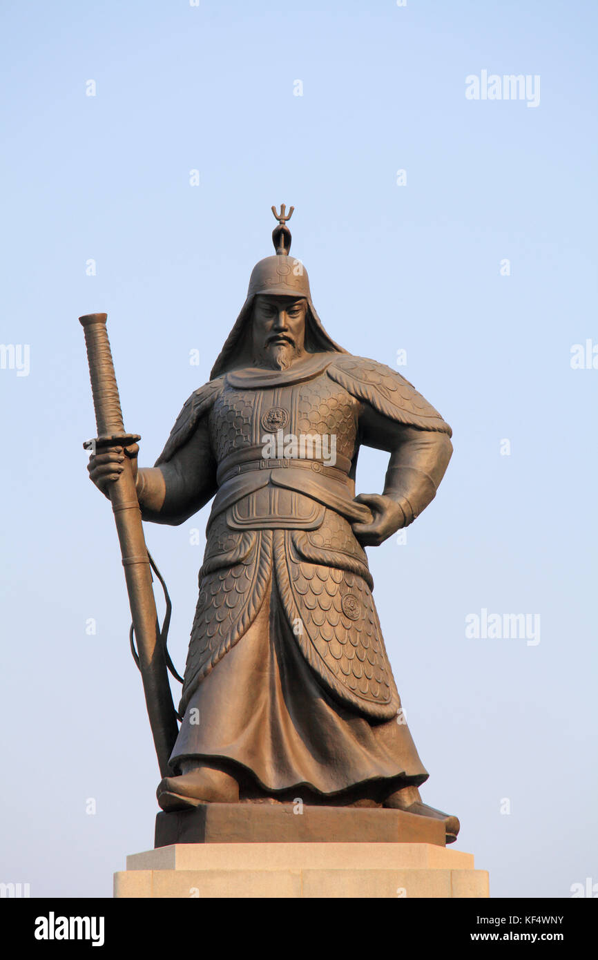South Korea, Seoul, Admiral Yi Sun-sin statue Stock Photo - Alamy