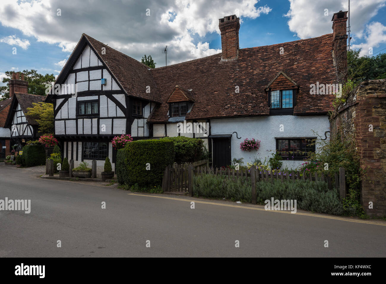 Shere surrey cottage village hi-res stock photography and images - Alamy
