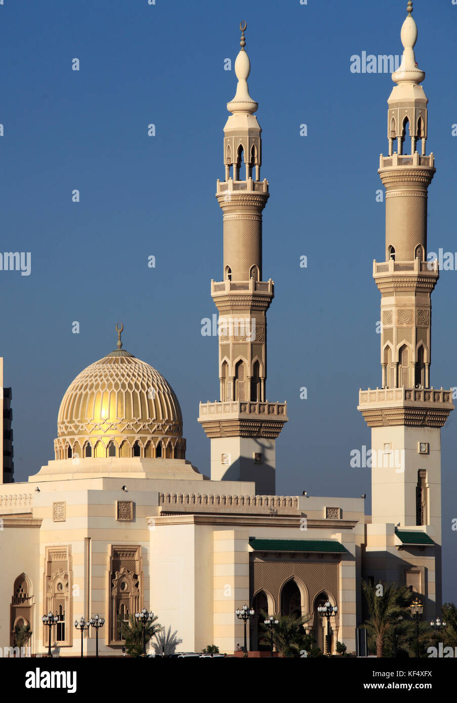 United Arab Emirates, Sharjah, Corniche Street, mosque Stock Photo - Alamy