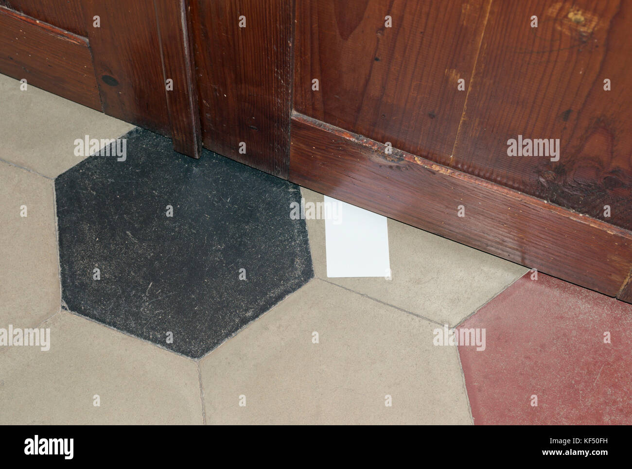 Under the door hi-res stock photography and images - Alamy