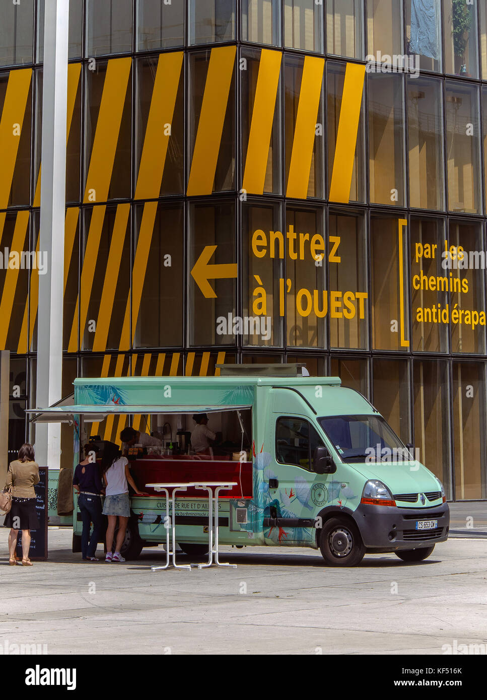France food truck hi-res stock photography and images - Alamy