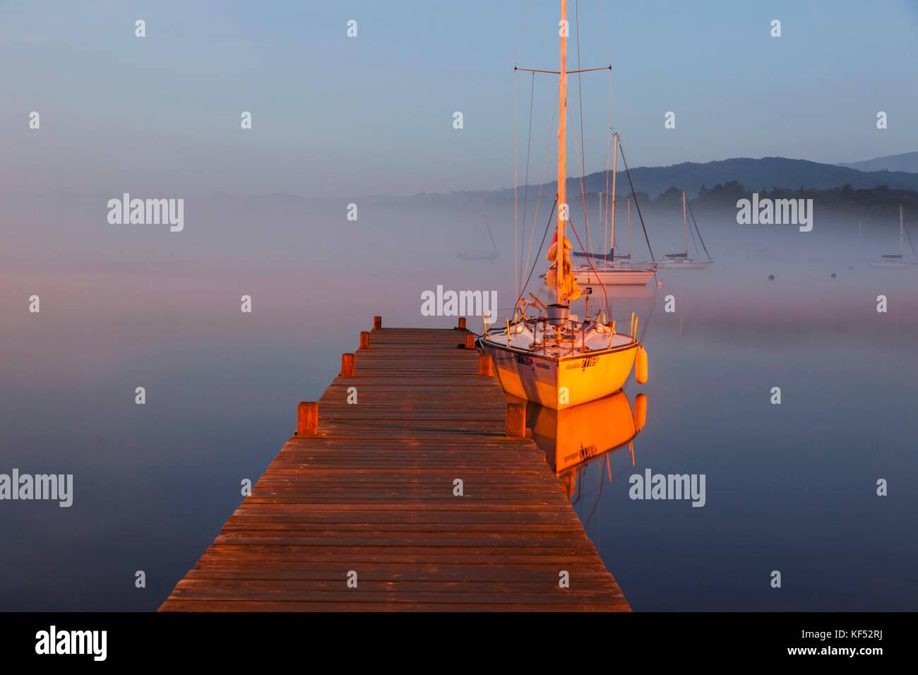 England, Cumbria, Lake District, Windermere, Wooden Jetty Stock Photo ...