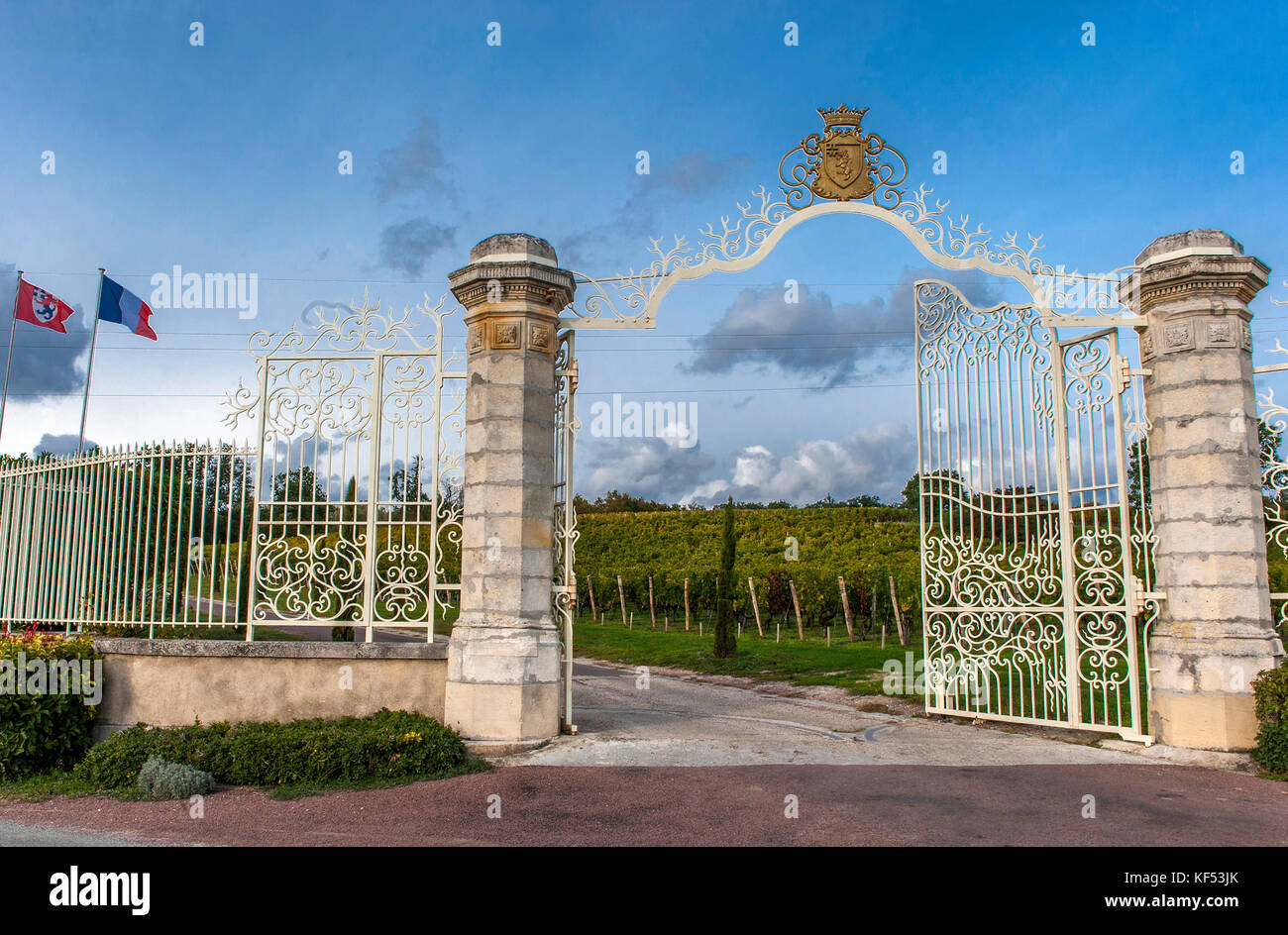 France, Gironde, Chateau de la Riviere in the AOC Fronsac wine-growing ...