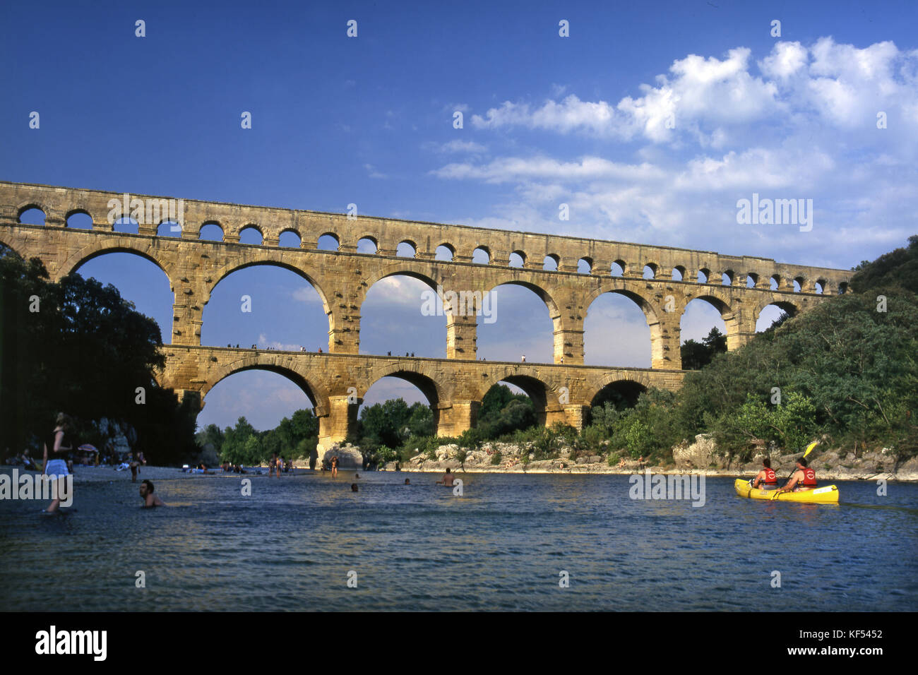 Aqueduc du pont du gard hi-res stock photography and images - Alamy