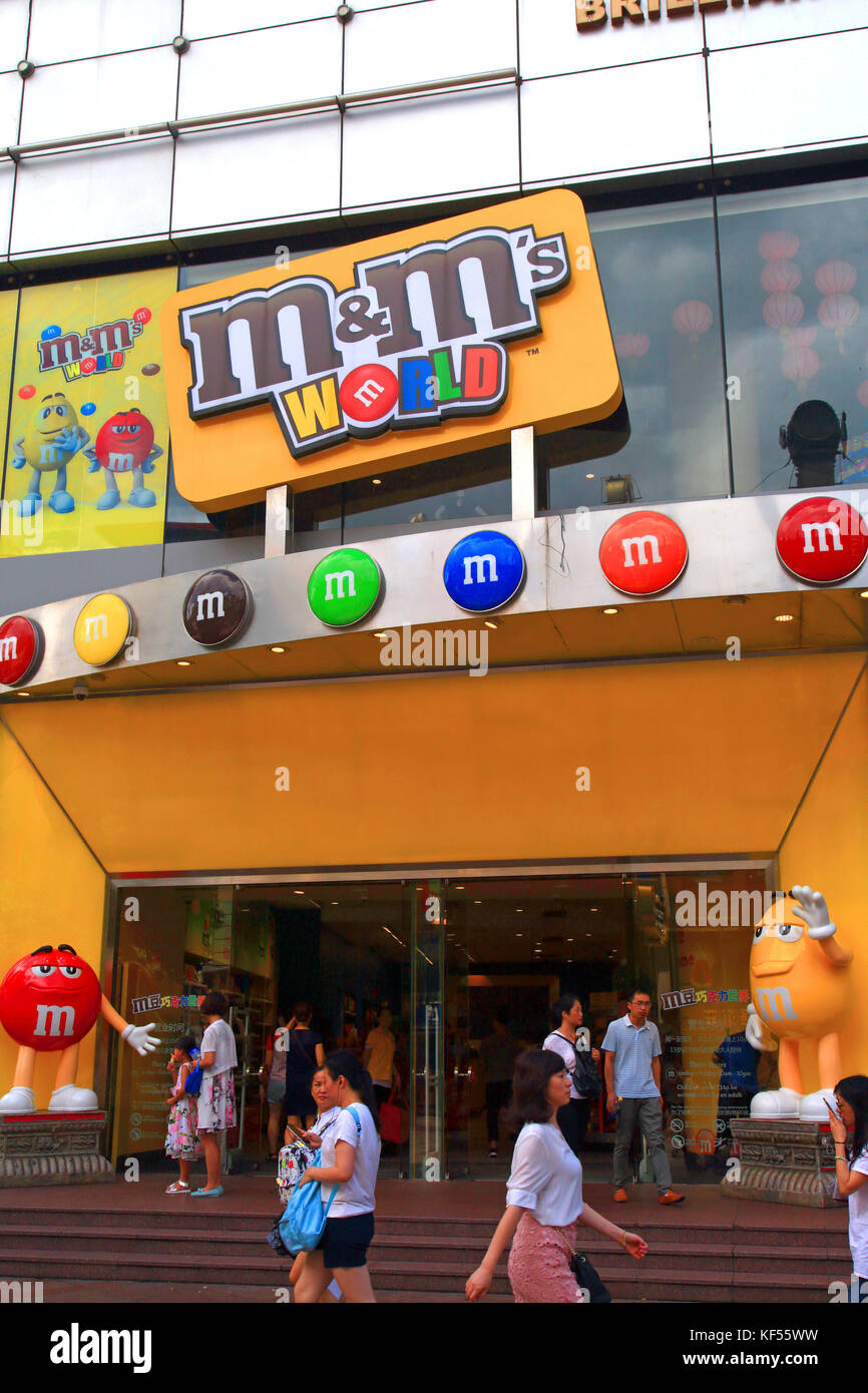 Asia, China, Shanghaï. M&M's World Stock Photo - Alamy