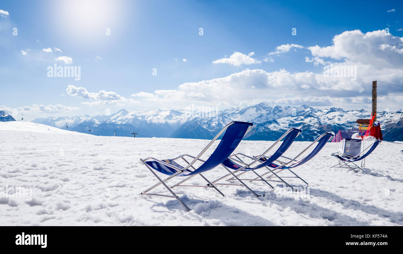 Relaxing Ski Scene High Resolution Stock Photography and Images - Alamy