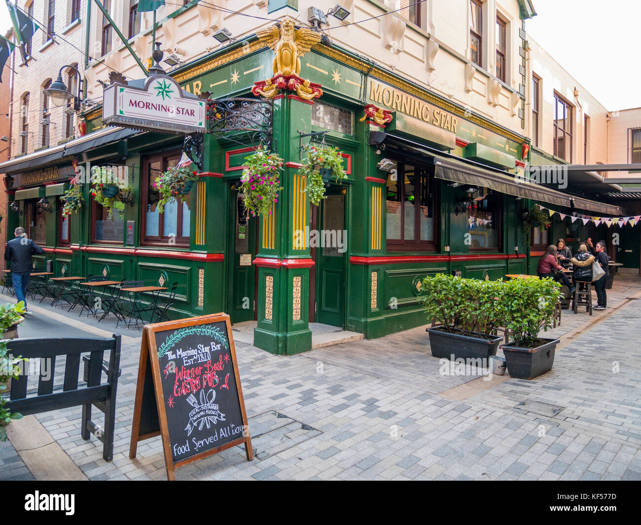 Popular pub belfast hi-res stock photography and images - Alamy