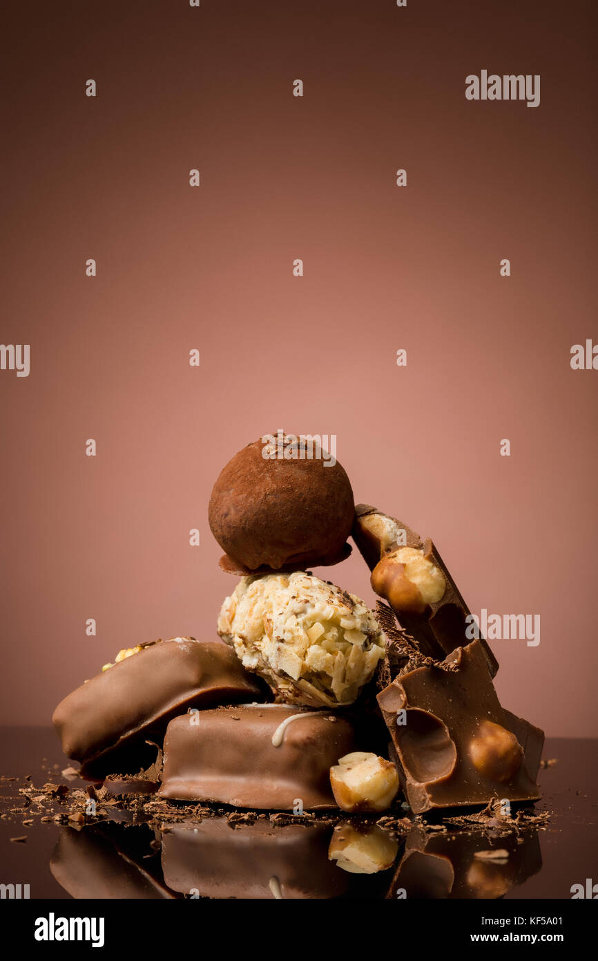 Pile of broken chocolate Stock Photo - Alamy